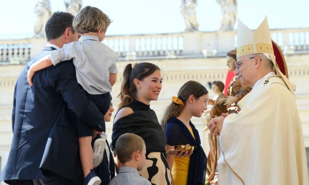 Pope Leo XIV Encourages Hope and Marian Devotion in Surprise Appearances – Catholic Online News