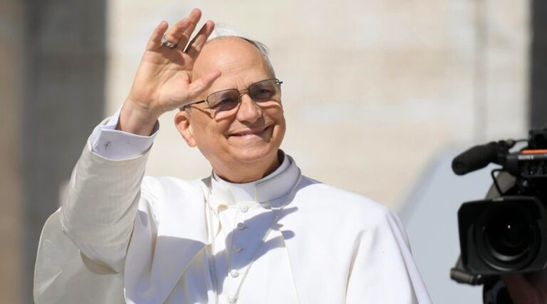 Pope Leo XIV Revives Holy Thursday Tradition with Priestly Foot Washing ...
